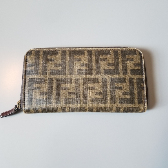 Fendi | Bags | S 000 Fendi Large Compact Signature | Poshmark